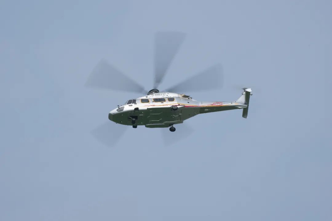 Z15（AC352）型“吉祥鸟”直升机获中国民航型号合格证